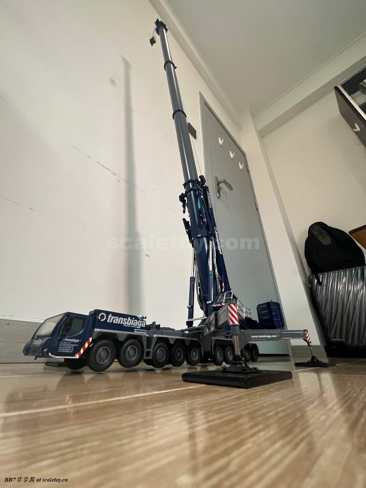 比例模型玩具天地 » [NZG] 1/50 LIEBHERR LTM11200 Transbiaga 把玩小剧场